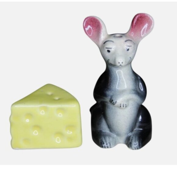 Dining | Vintage Mouse And Cheese Wedge Salt Pepper Shakers | Poshmark
